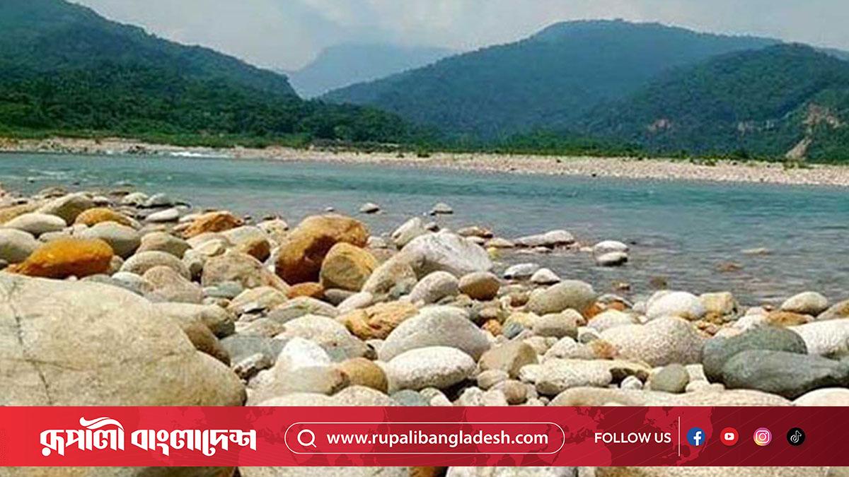 সাদা পাথর লুটকারীদের বিরুদ্ধে ব্যবস্থা নিতে হাইকোর্টে রিট
